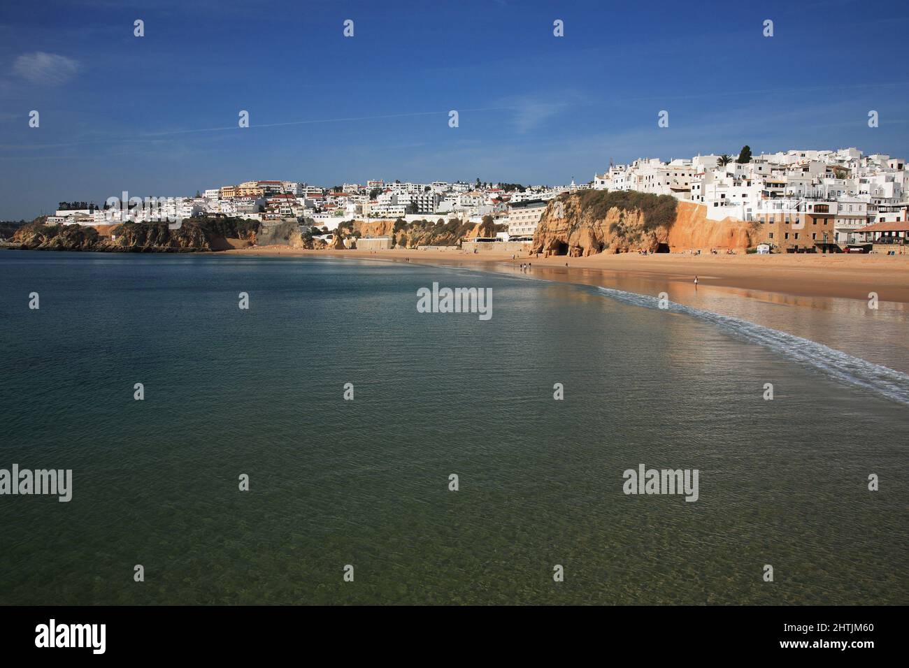 Strand von Albufeira an der Algarve, Portugal Stock Photo - Alamy