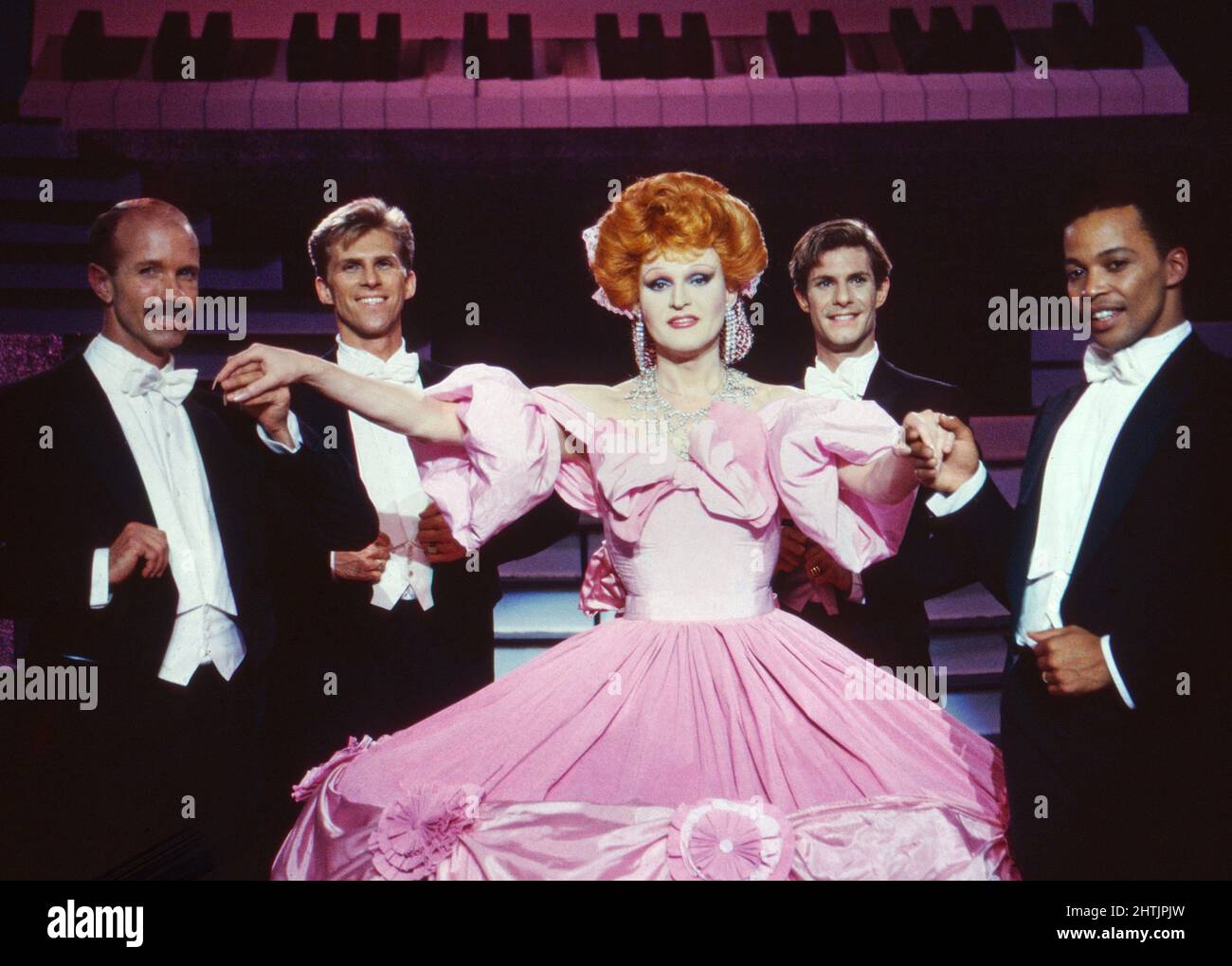 Die Mary Show, Travestie-Show mit Mary aka Georg Preuße und Tänzern ...