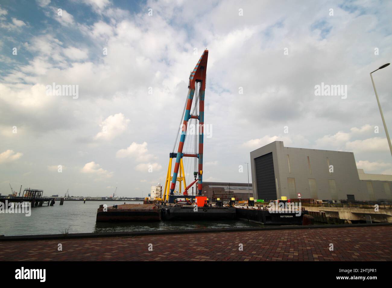 Large floating crane of Bonn-Mees at the Heijplaat Harbor in Rotterdam ...