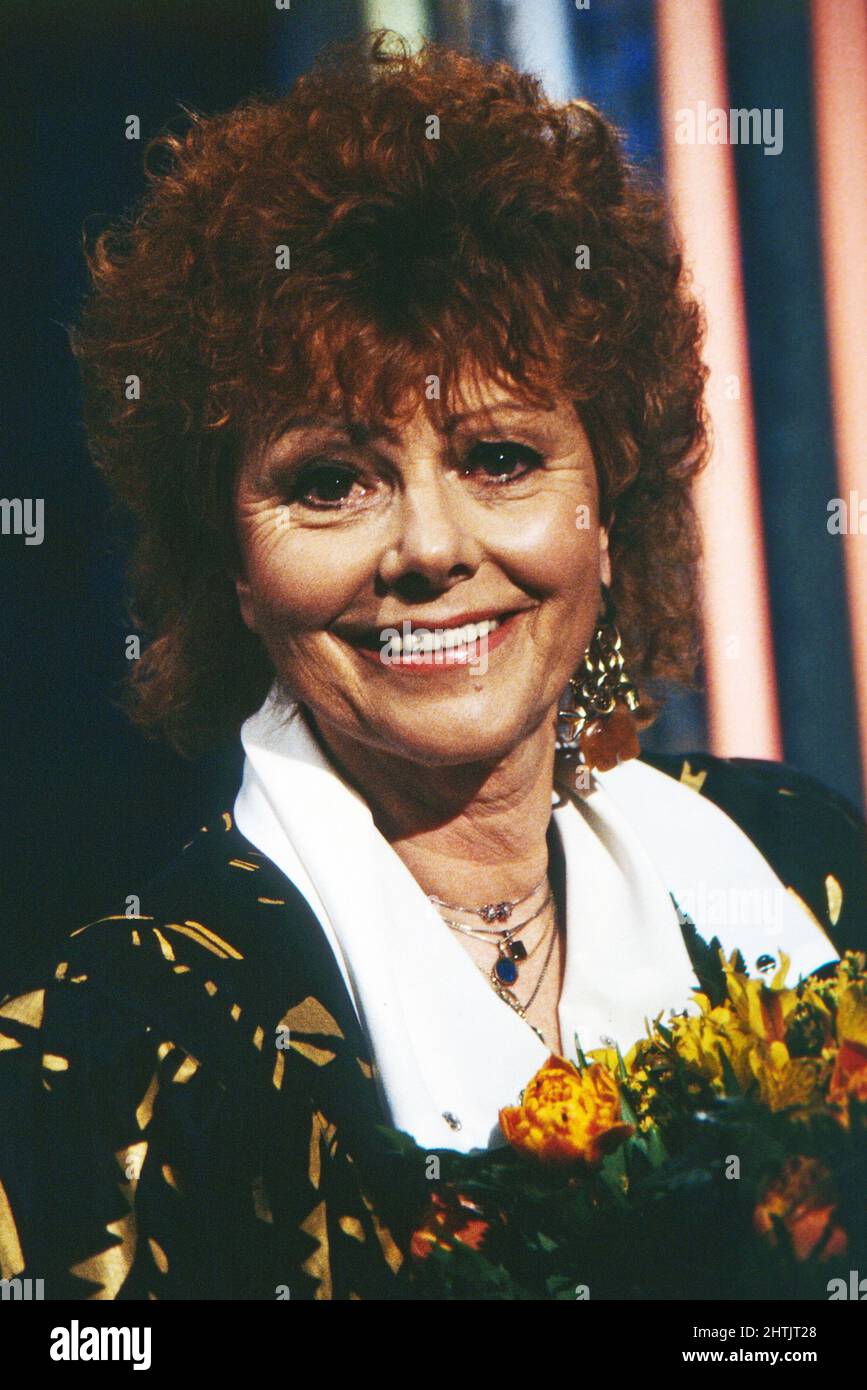 Elfriede Ott, Schauspielerin, Kabarettistin, Sängerin aus Österreich ...