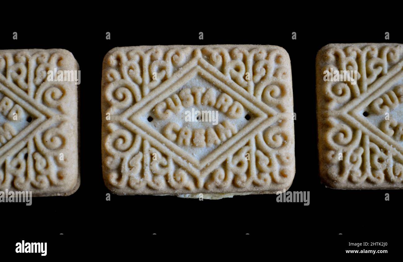 Custard cream biscuit hi-res stock photography and images - Alamy