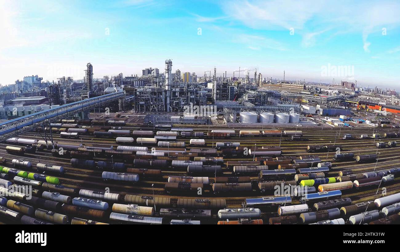 Railroad cars at chemical plant hi-res stock photography and images - Alamy