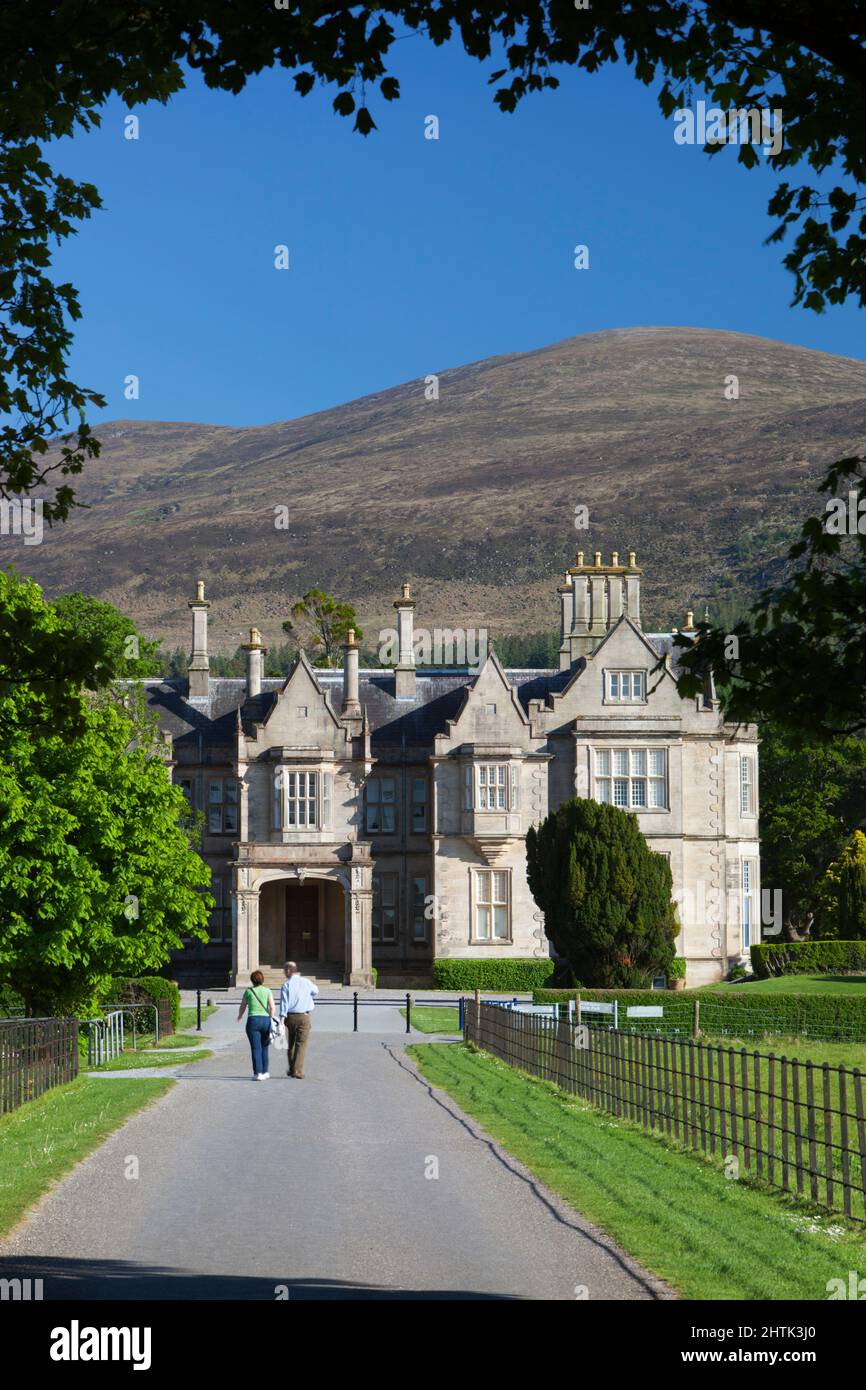 Muckross House 19th century Neo-Elizabethan stately home, Killarney ...