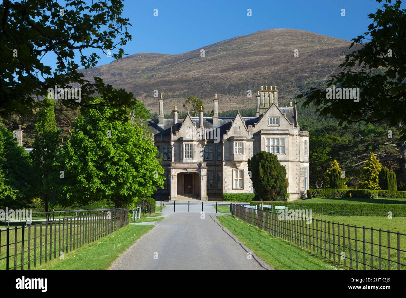 Muckross House 19th century Neo-Elizabethan stately home, Killarney ...