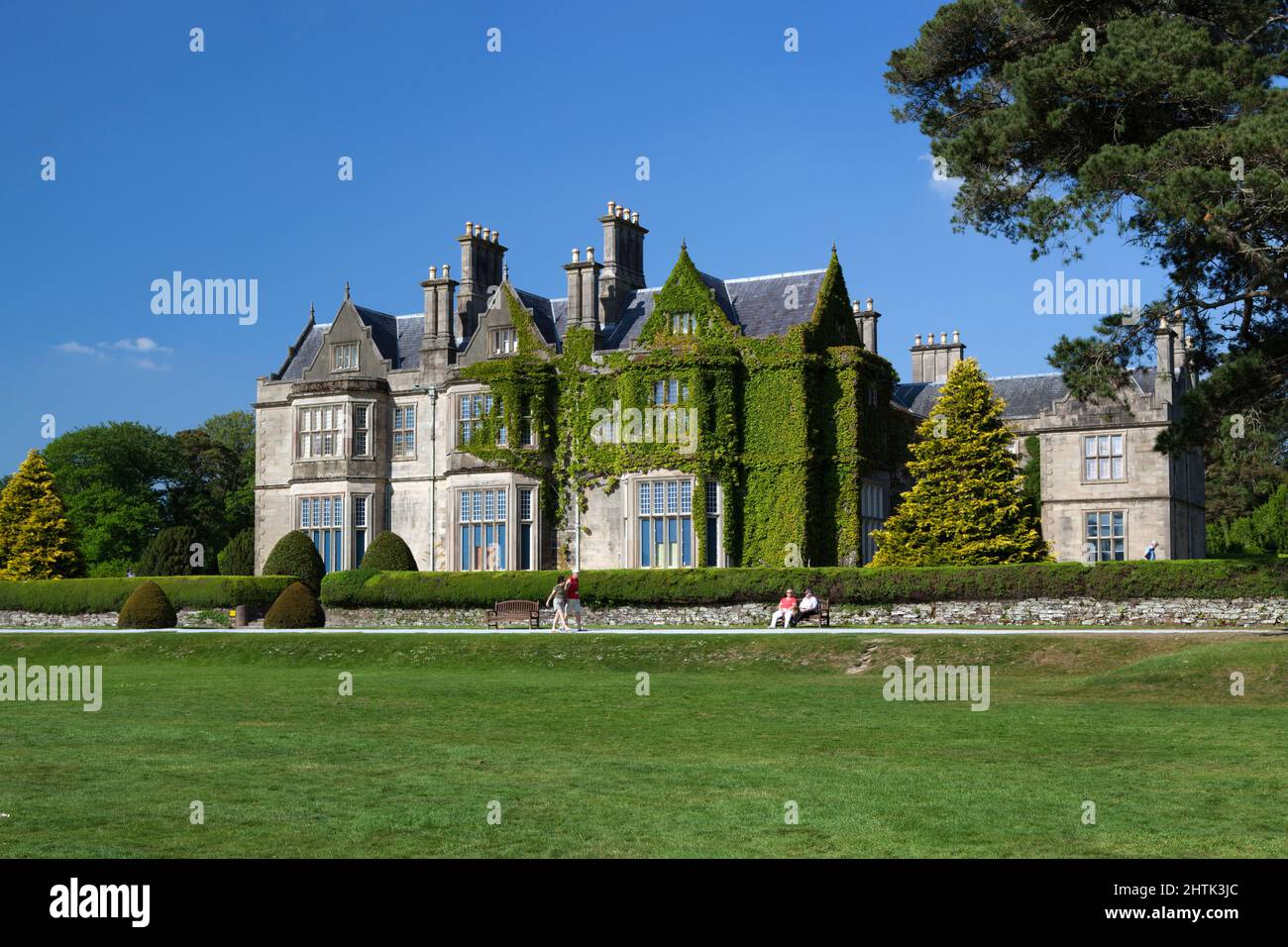 Muckross House 19th century Neo-Elizabethan stately home, Killarney ...