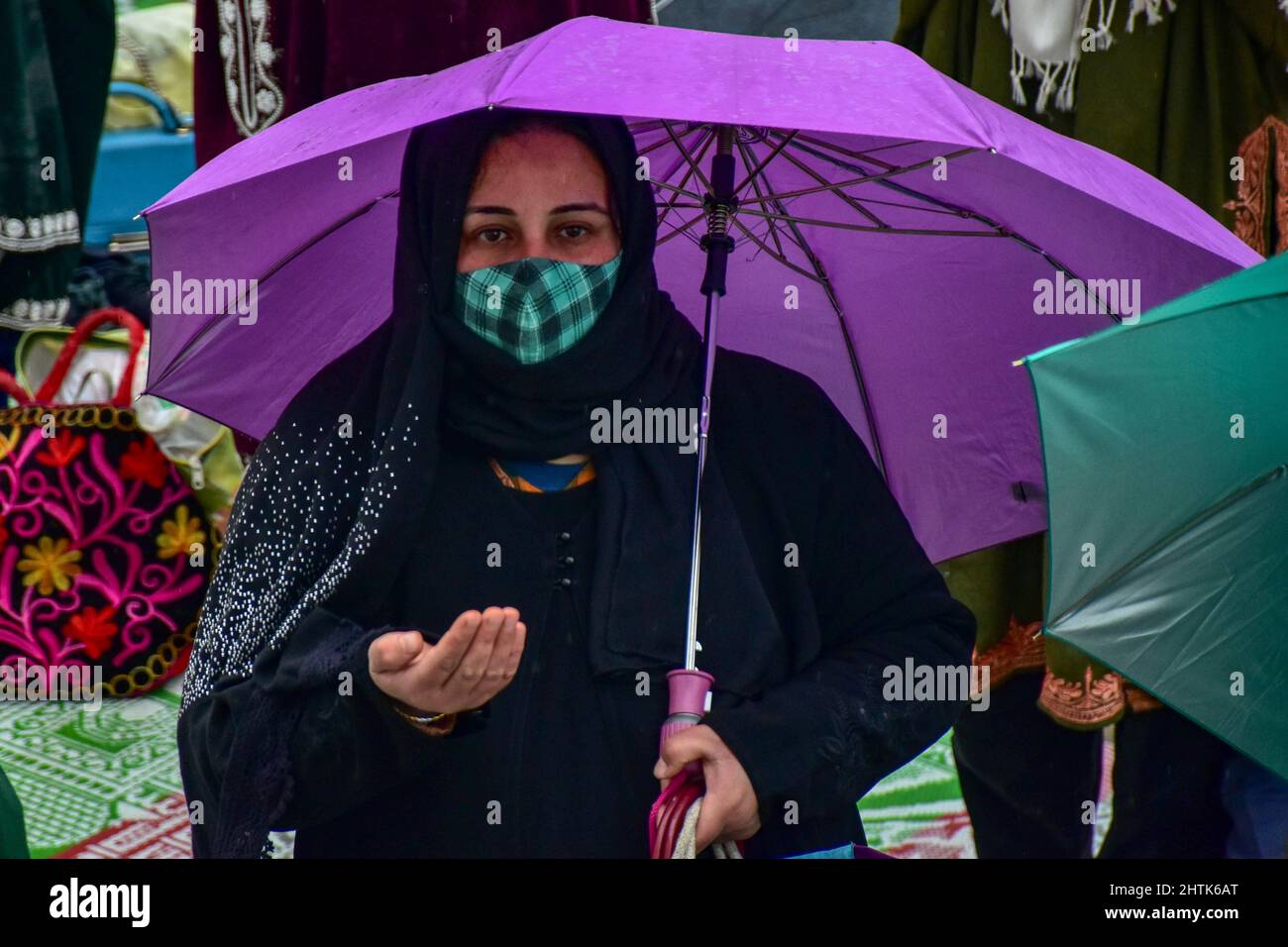 Srinagar, India. 01st Mar, 2022. A Kashmiri Muslim woman prays on the ...
