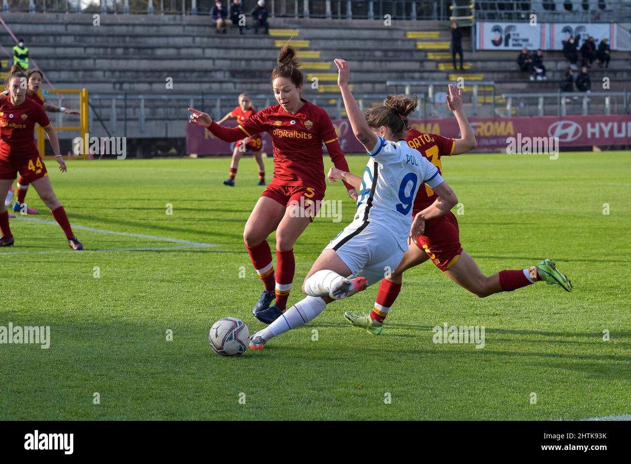 Inter roma women hi-res stock photography and images - Alamy