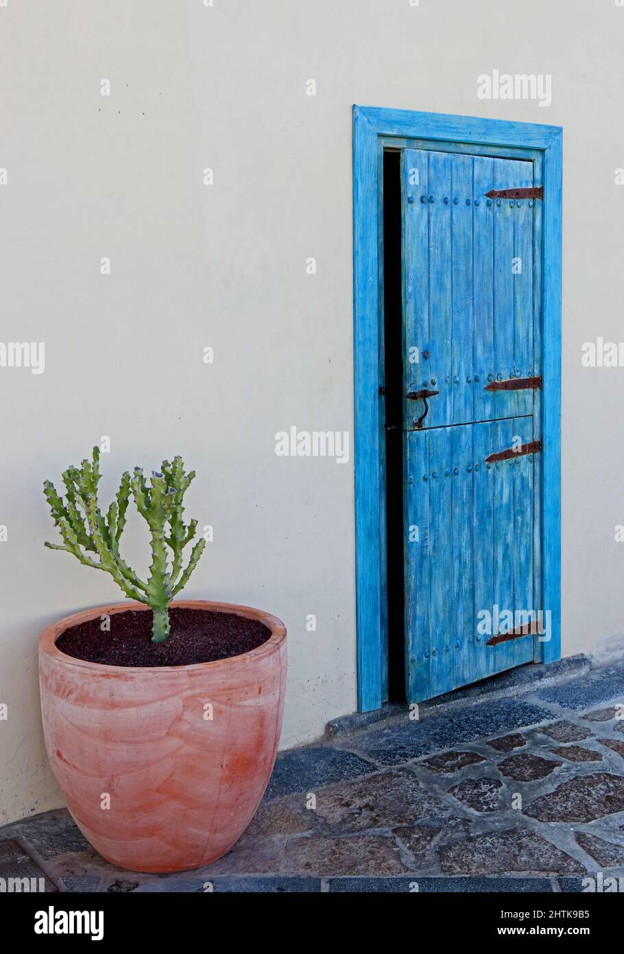 Left urn hi-res stock photography and images - Alamy