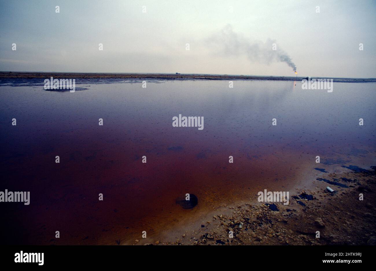 Oil Lake Burgan Oil Field Kuwait Stock Photo - Alamy