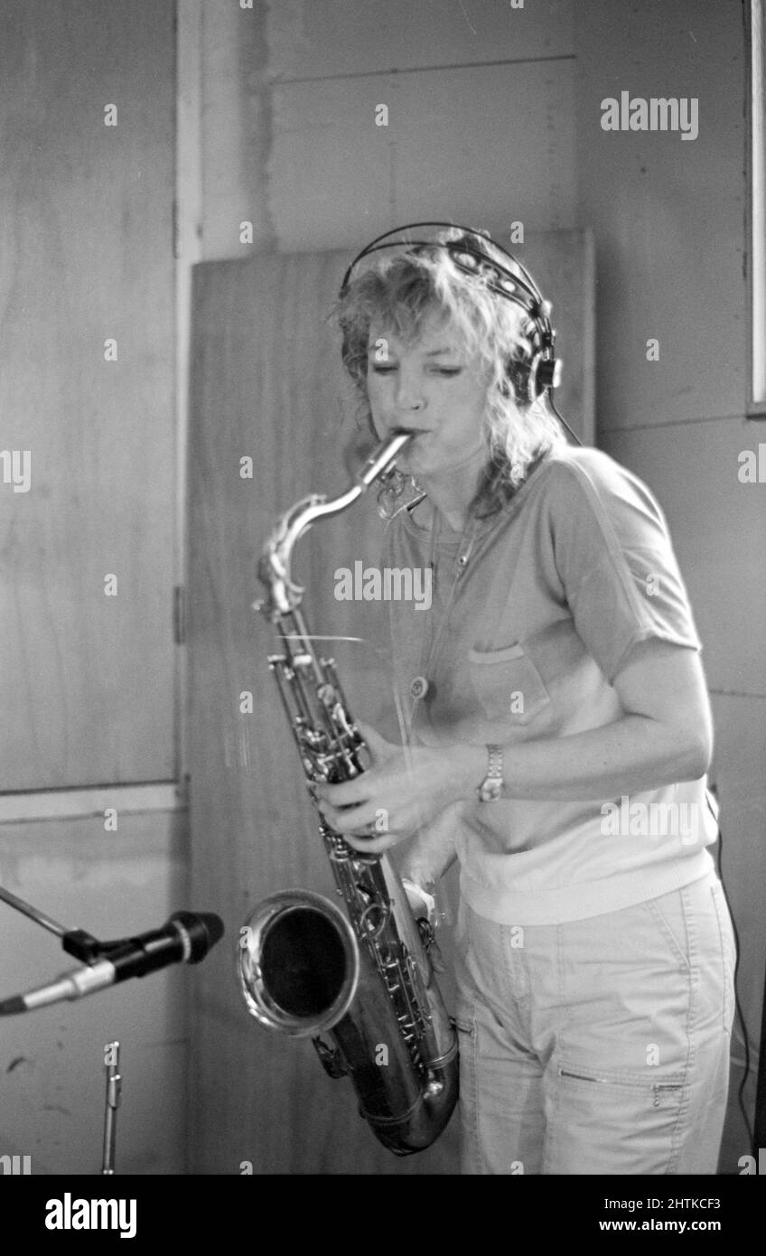 Lady saxophonist hi-res stock photography and images - Alamy