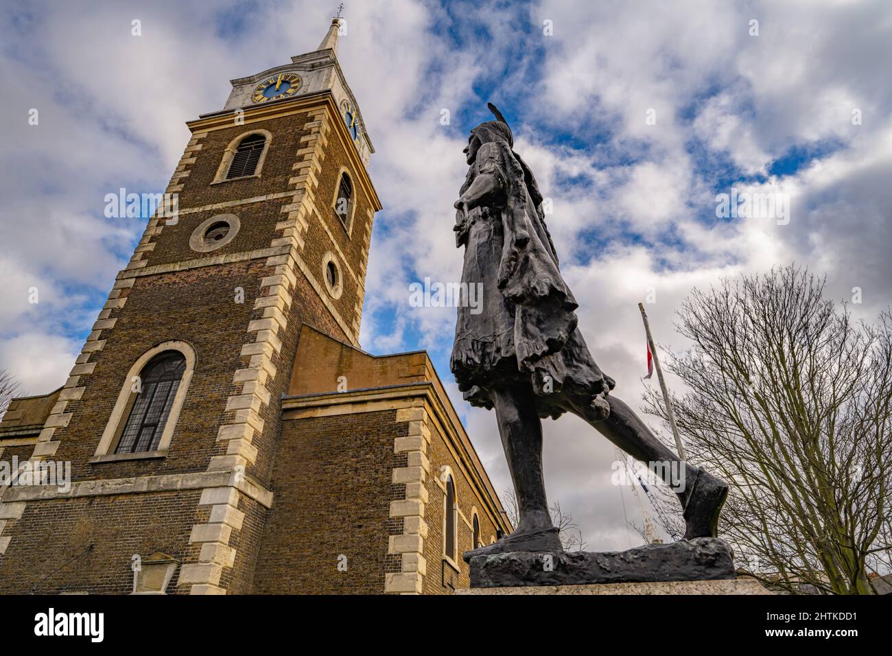 St Georges Church and the statue of Pocahontas in Gravesend Kent Stock ...