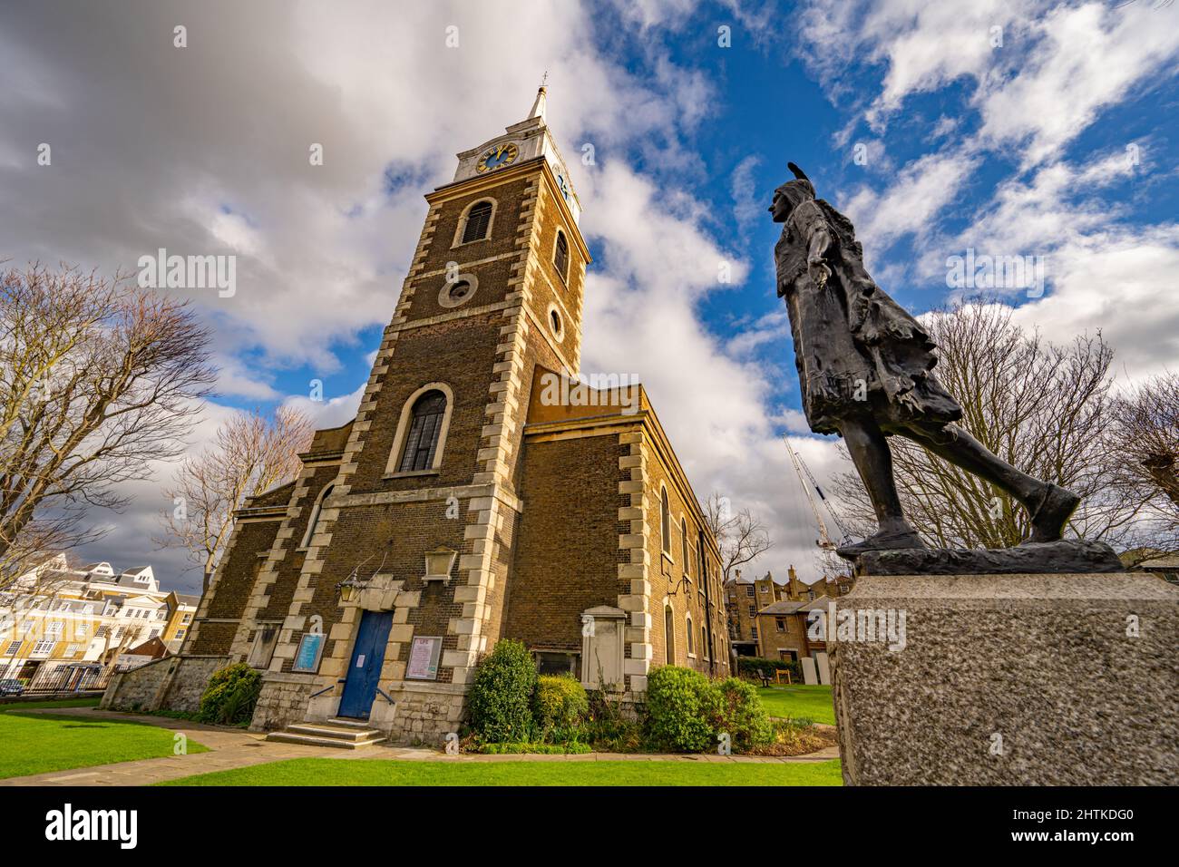 St Georges Church and the statue of Pocahontas in Gravesend Kent Stock ...