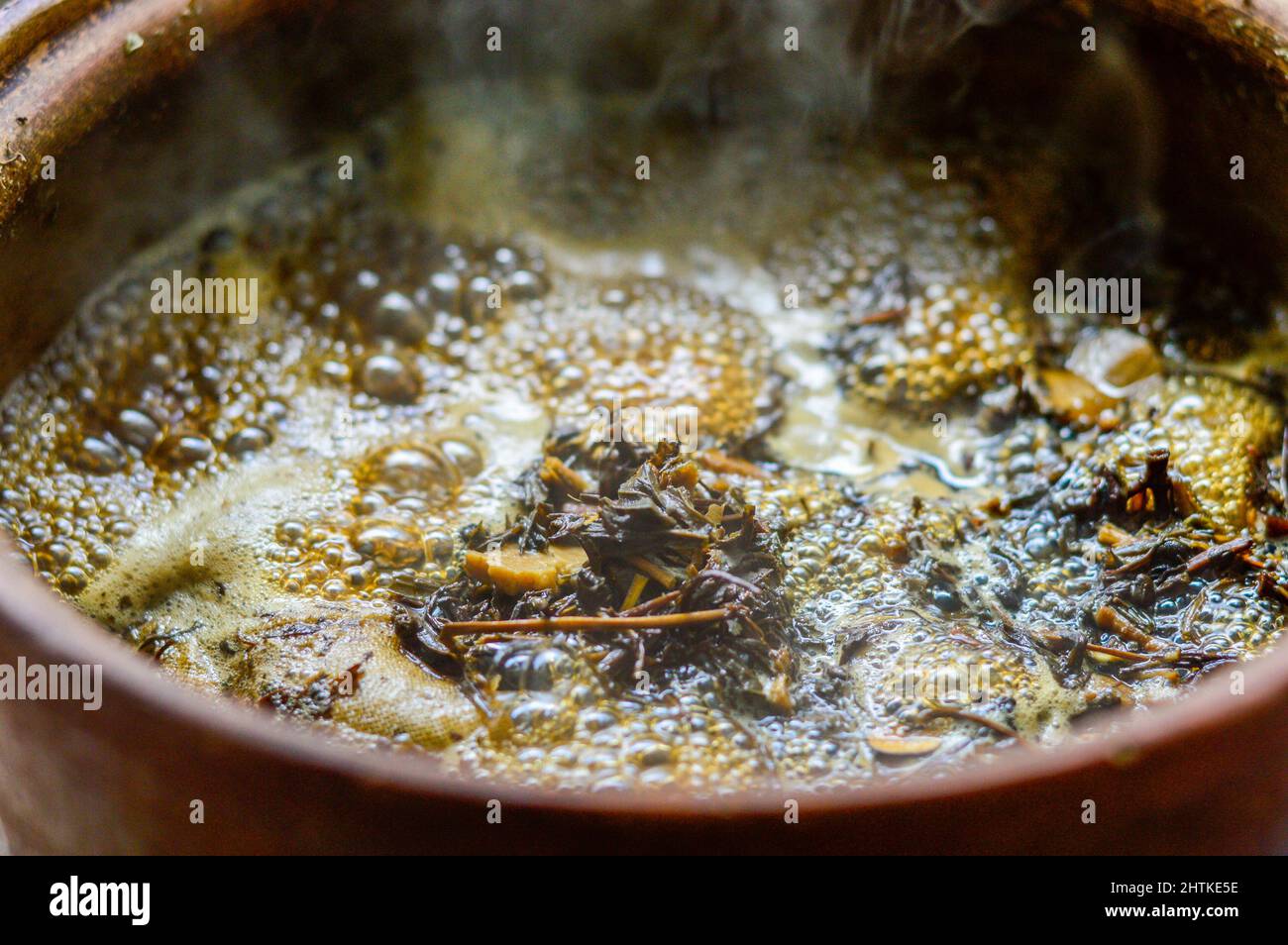 Ancient chinese cooking pot hi-res stock photography and images - Alamy