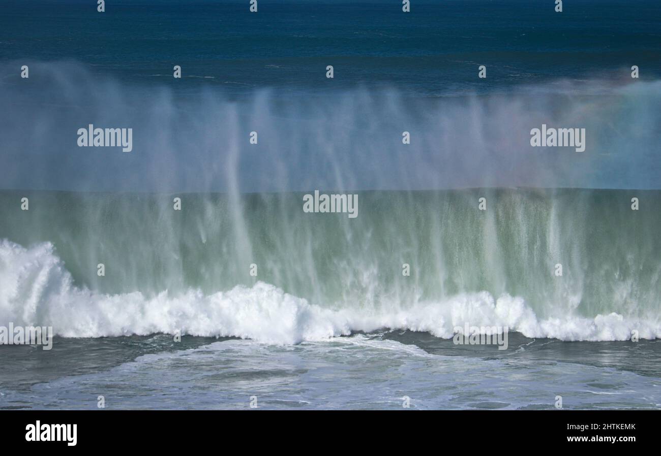 Big ocean waves hi-res stock photography and images - Alamy