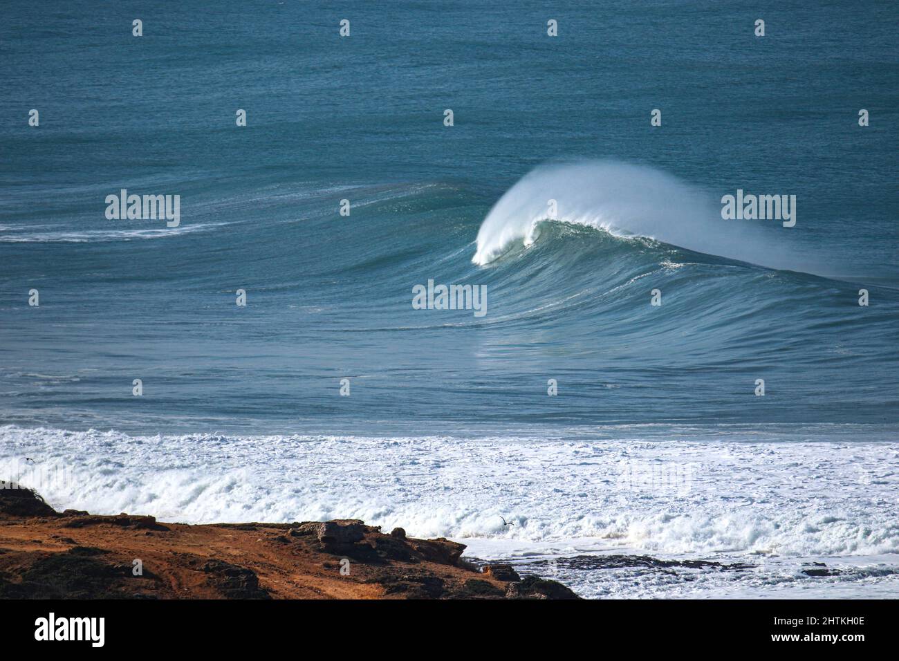 Perfect wave breaking in a beach. Surf spot Stock Photo - Alamy