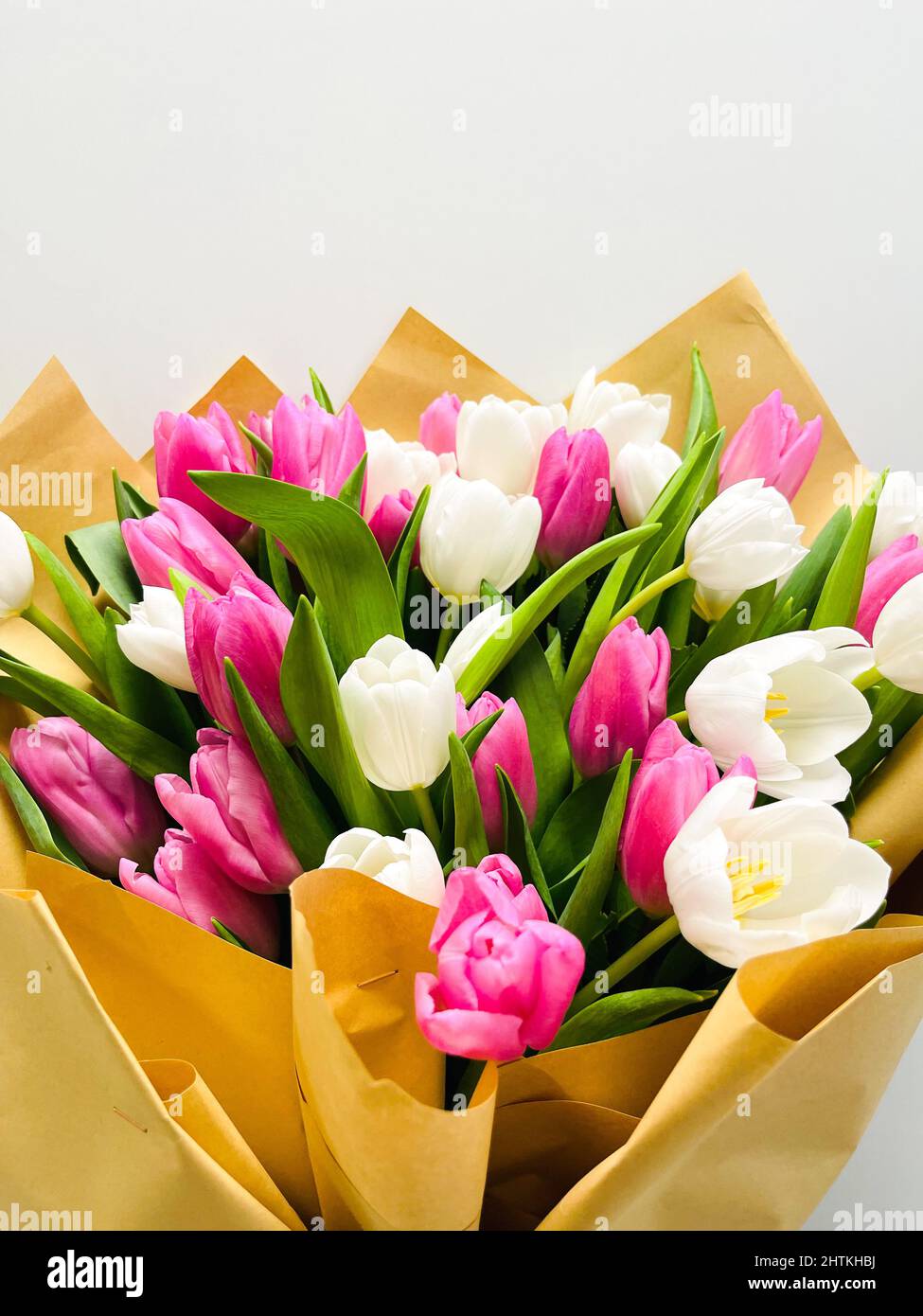 Flowers as present hi-res stock photography and images - Alamy