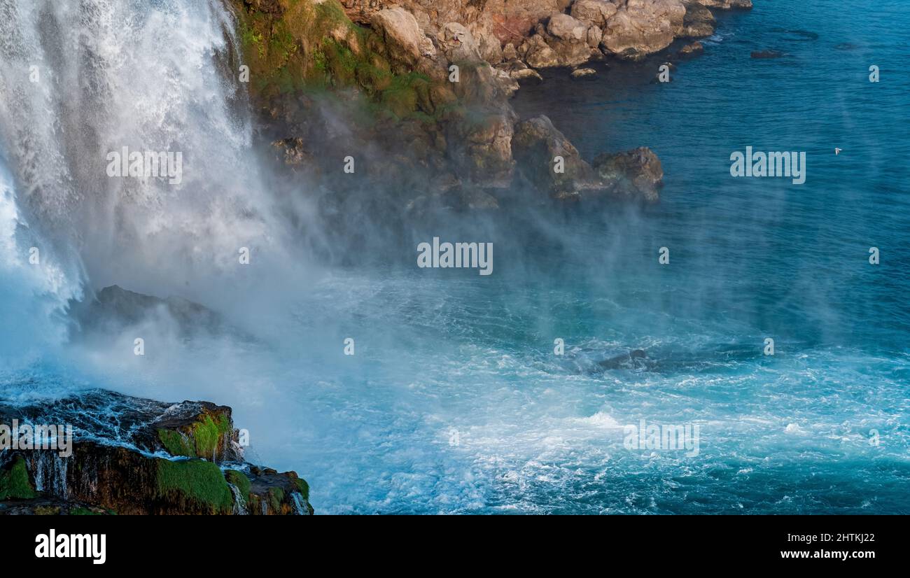 Foot waterfall falling sea hi-res stock photography and images - Alamy