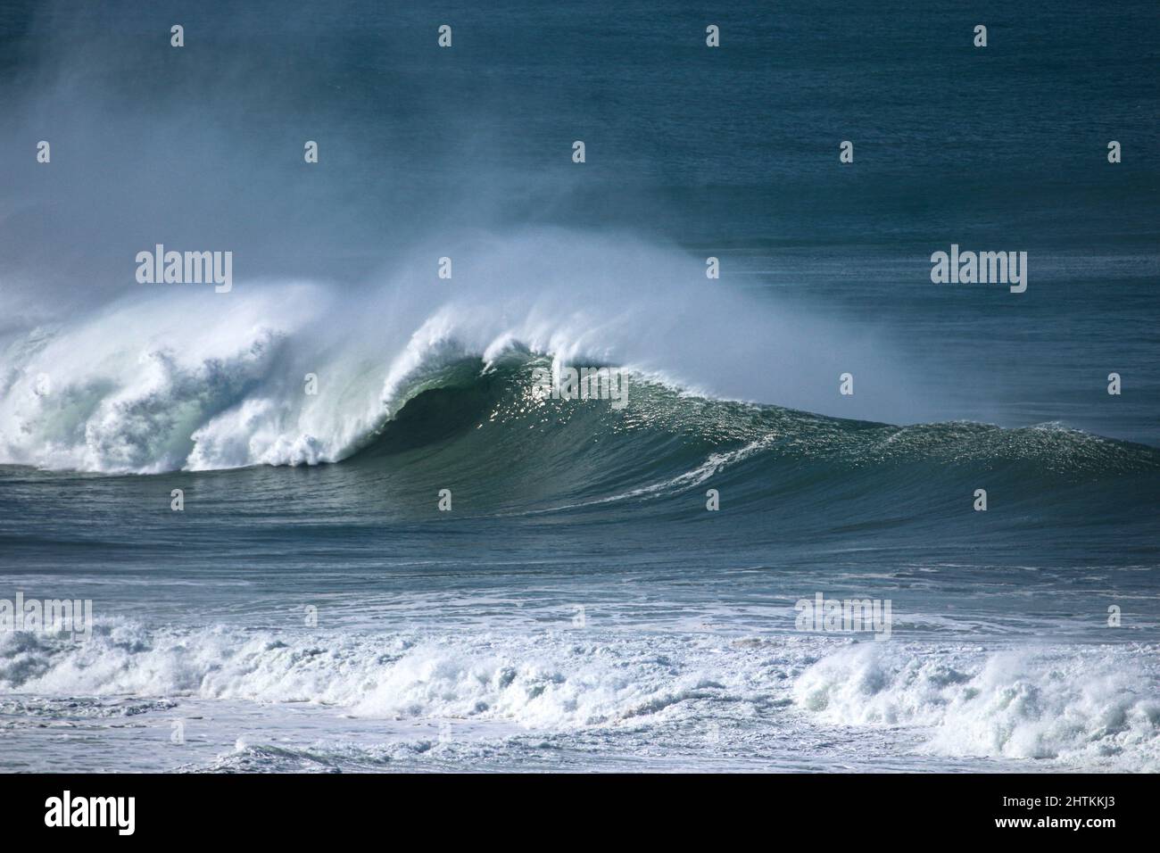 Perfect wave breaking in a beach. Surf spot Stock Photo - Alamy