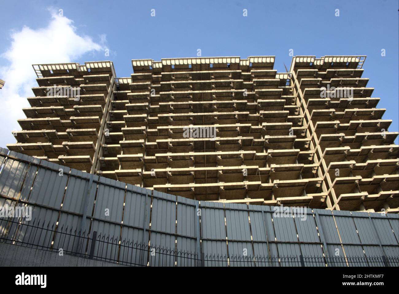 Huge building under construction Stock Photo - Alamy