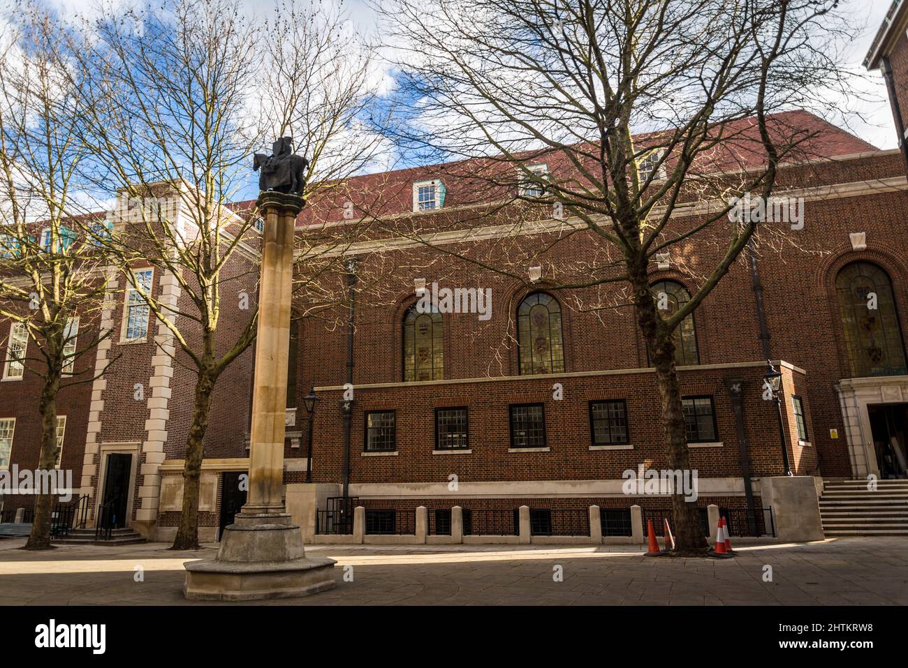 Knights Templar statue on a column in front of 12th century Temple ...