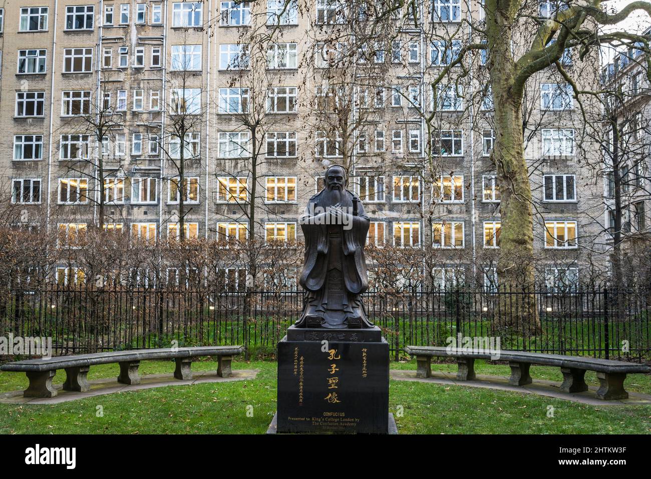 'Green rooms' of the library garden with Confucius statue in the ...
