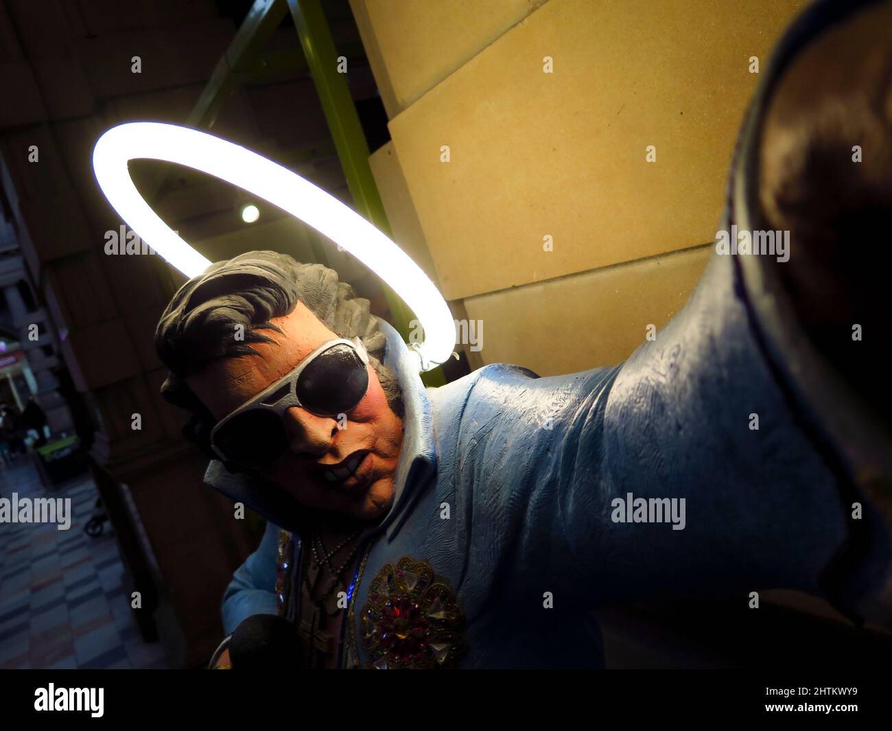 Halo model hi-res stock photography and images - Alamy