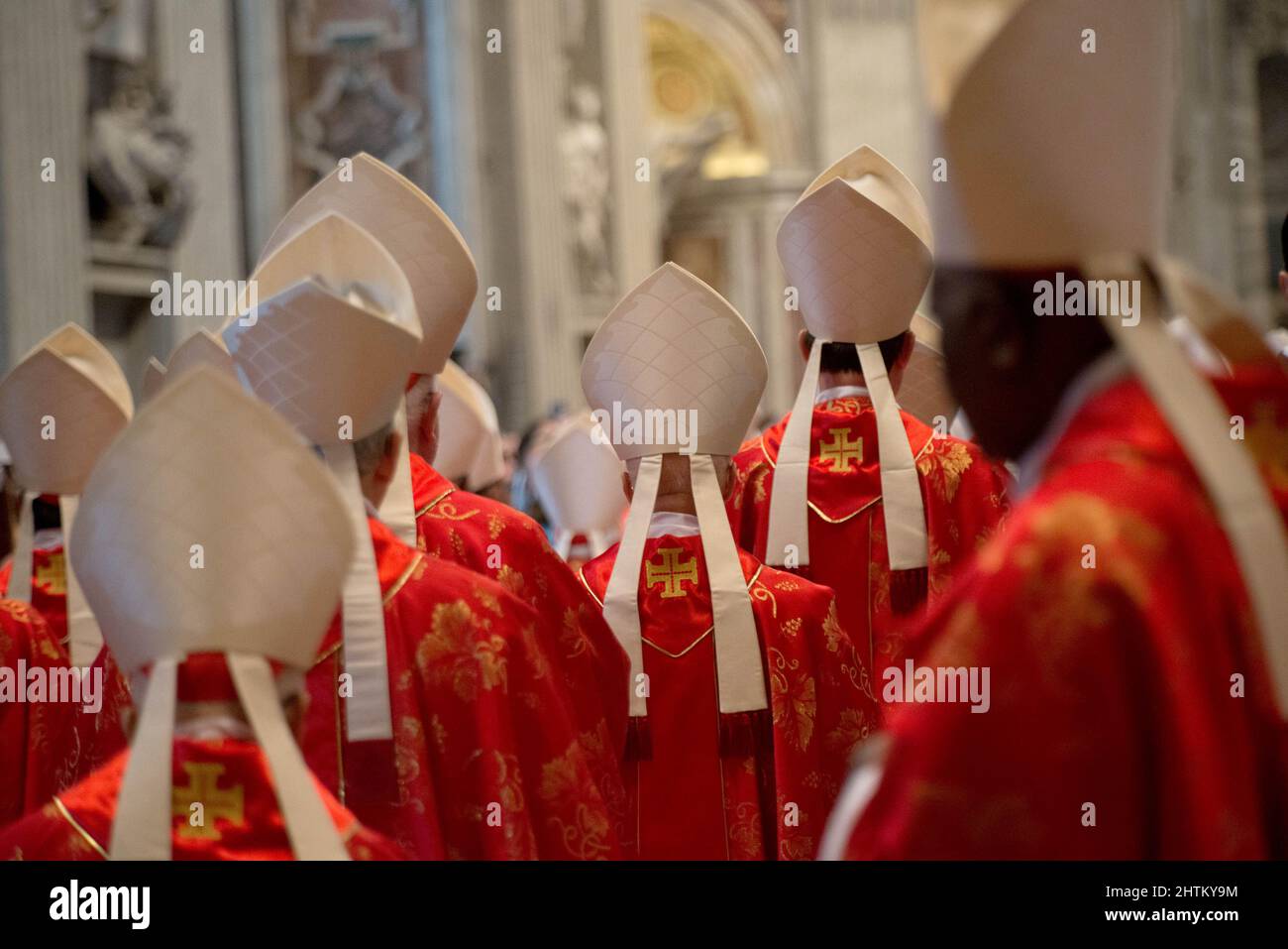 Roman catholic cardinals hi-res stock photography and images - Alamy
