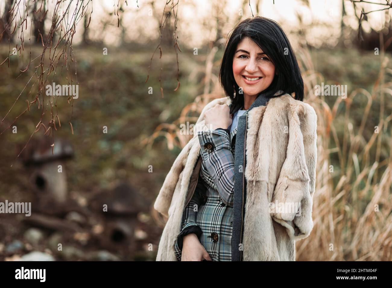 Mature woman, fur coat hi-res stock photography and images - Alamy