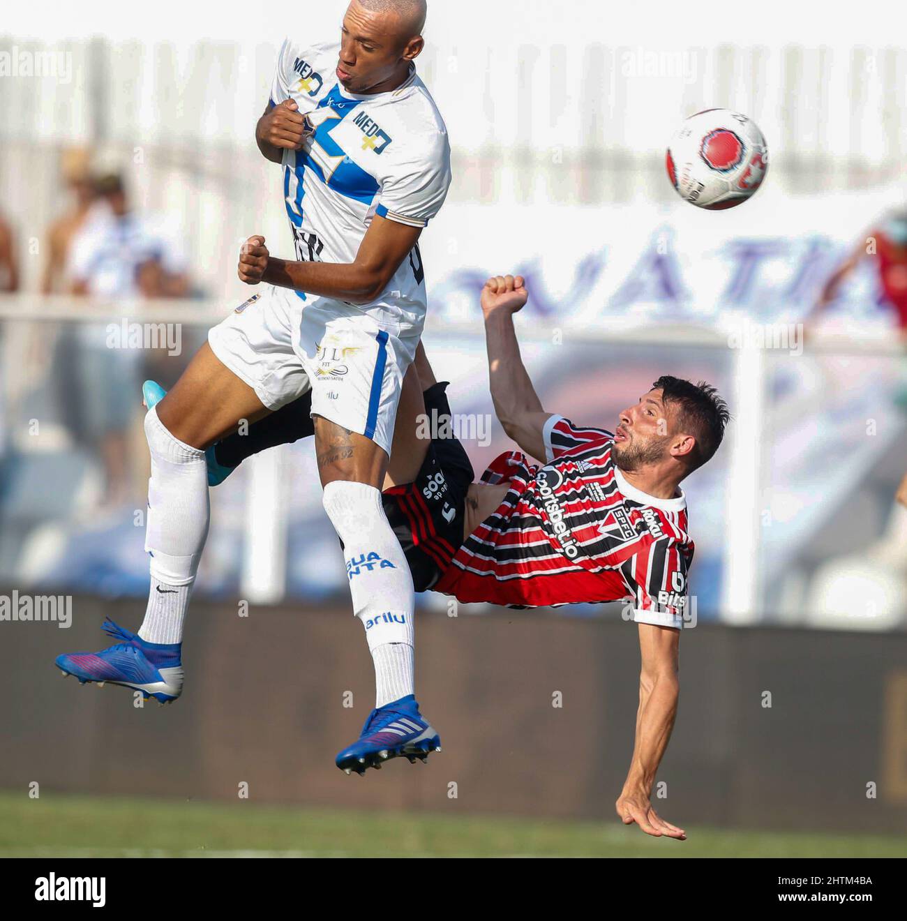 Jonathan Calleri scores winning goal (1-2) for Sao Paulo in the 89th ...
