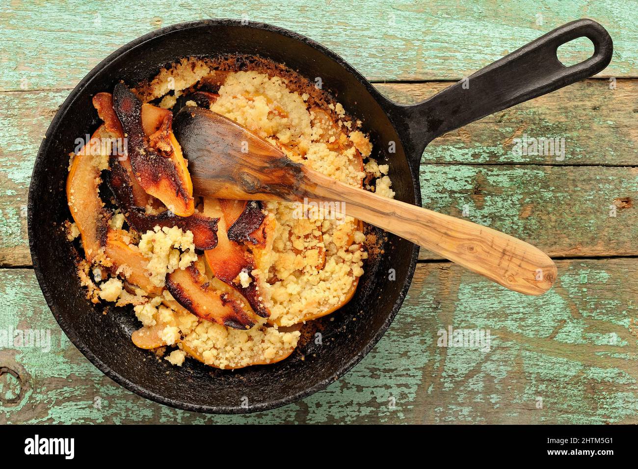 Homemade quince crumble pie in cast iron pan overhead view Stock Photo ...