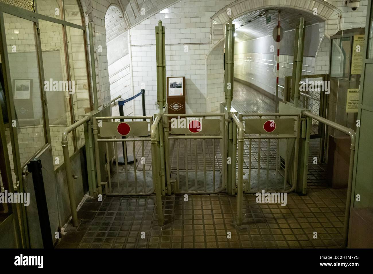 Chamberí metro station madrid hi-res stock photography and images - Alamy