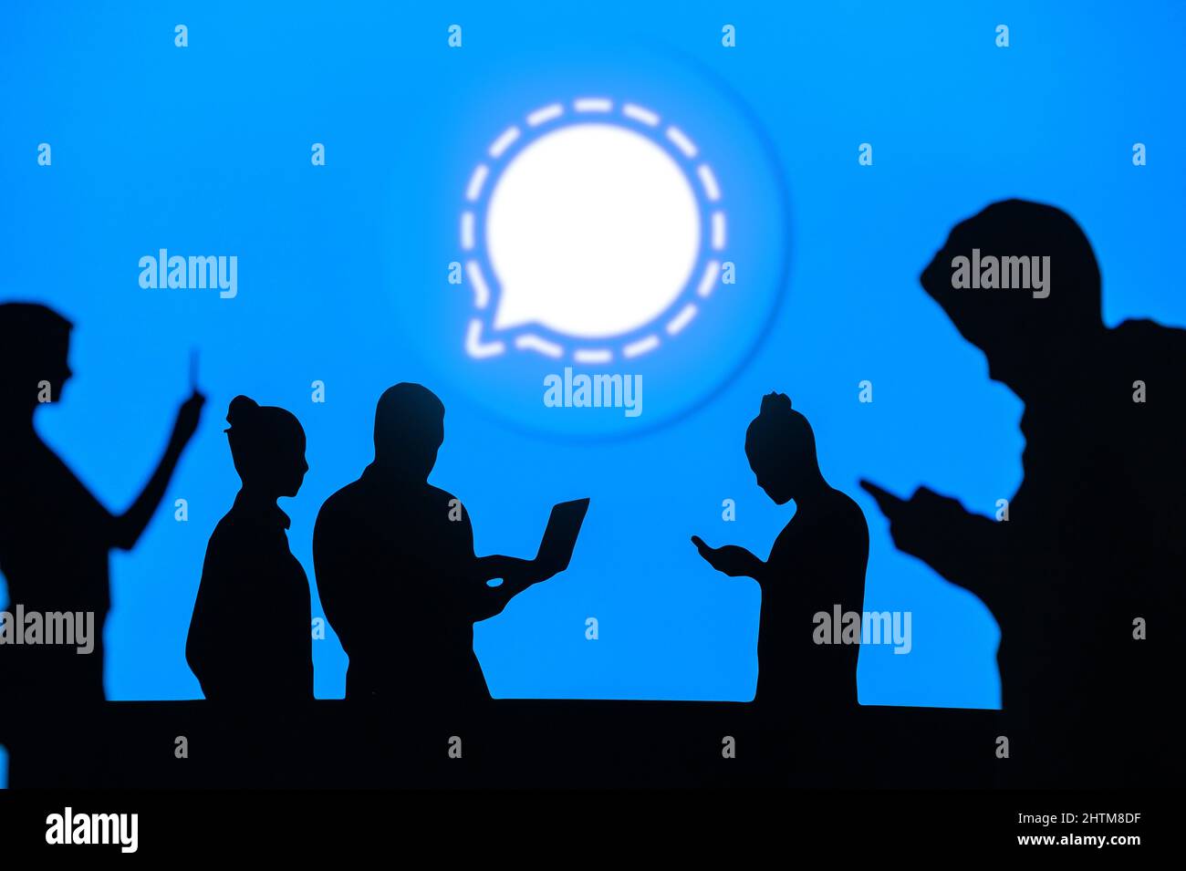 Signal app group hi-res stock photography and images - Alamy