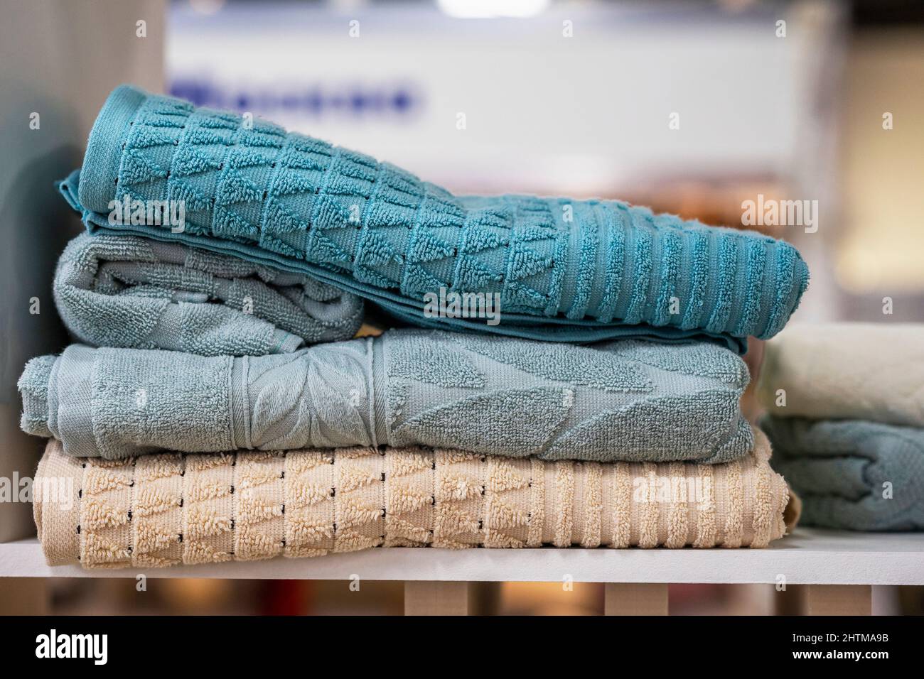 Tidy bathroom shelf hi-res stock photography and images - Alamy