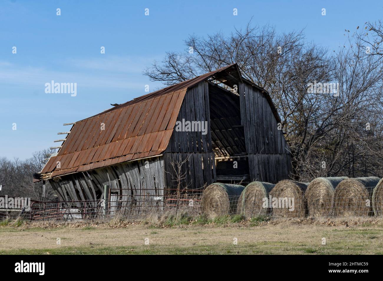 Abandoned broken barn in the farm Stock Photo - Alamy