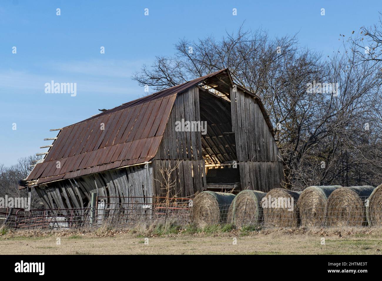 Old farm barn haystack hi-res stock photography and images - Alamy