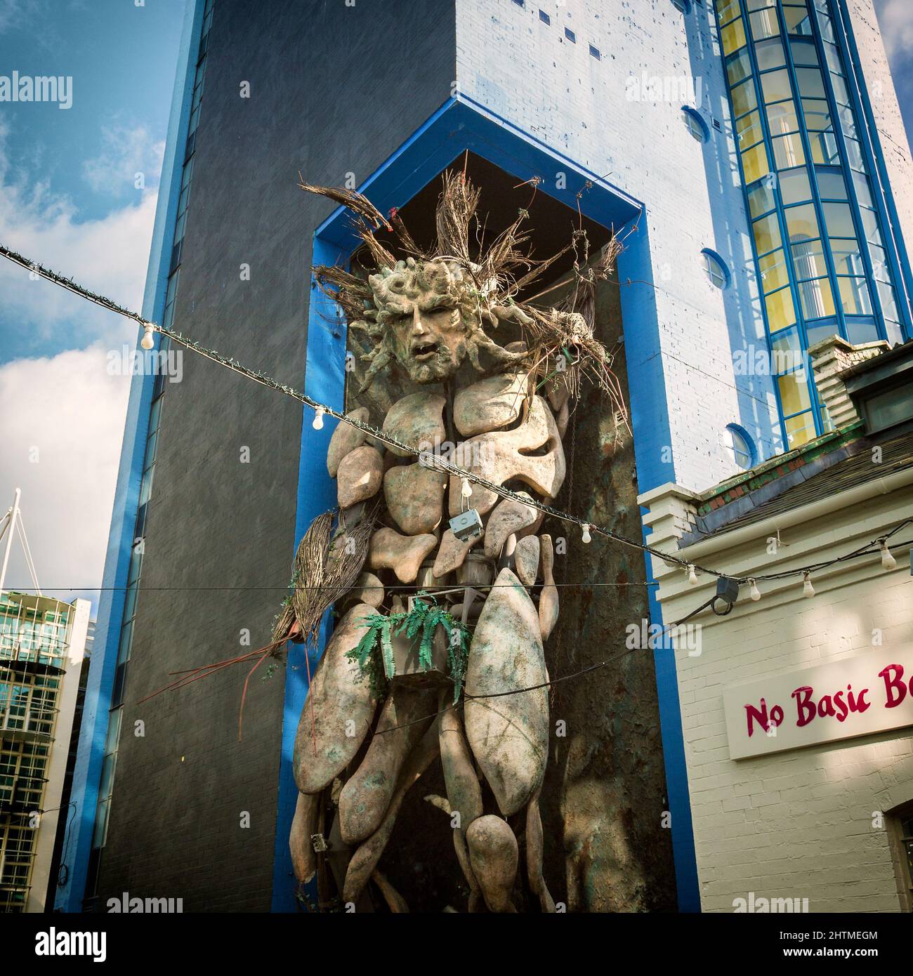 Green man sculpture hi-res stock photography and images - Alamy