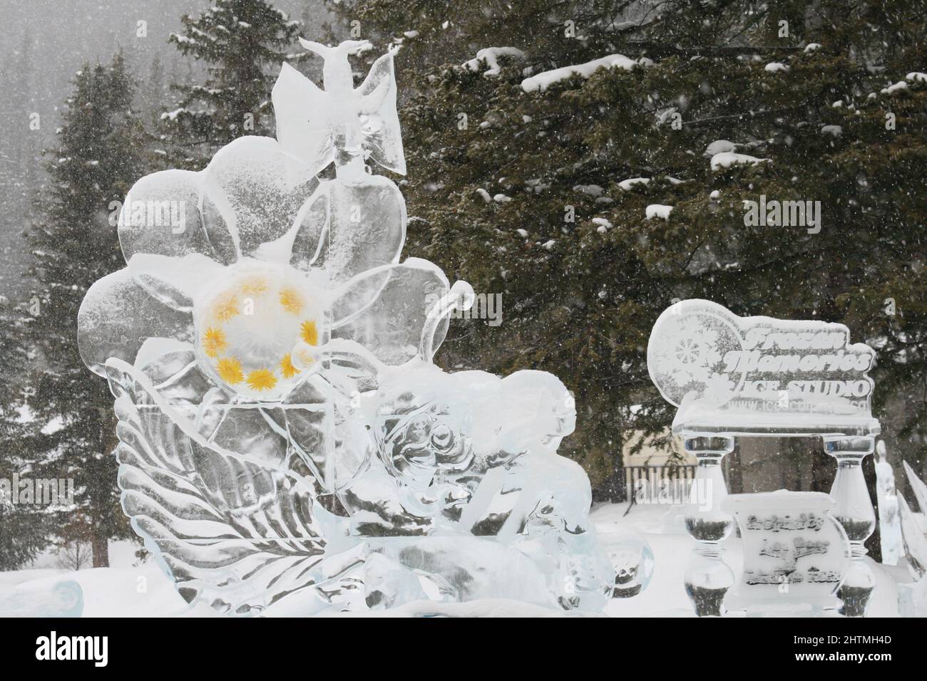 Melting ice sculptures hi-res stock photography and images - Alamy