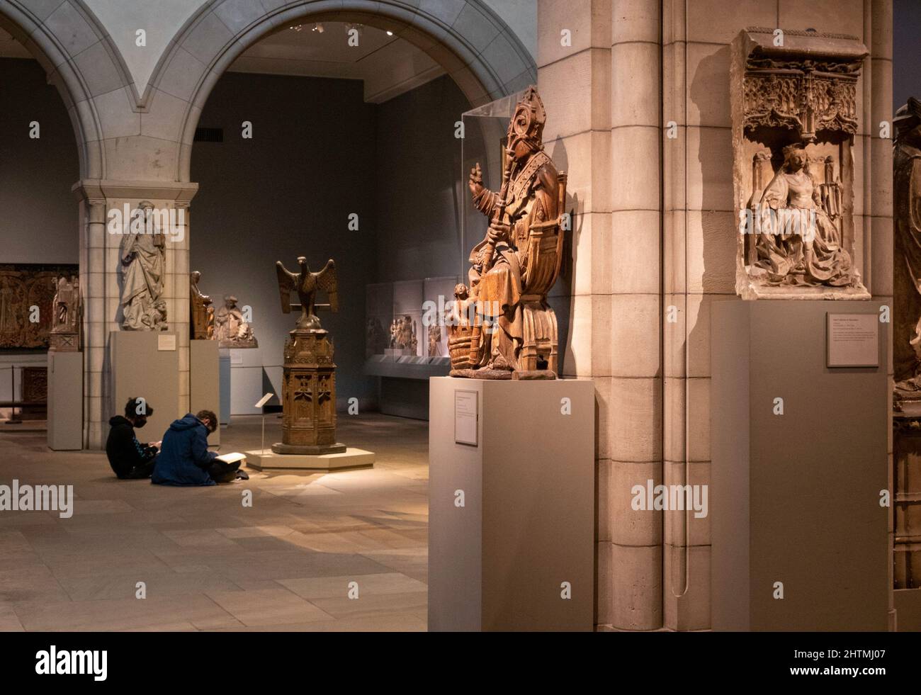 Sketching drawing museum art hi-res stock photography and images - Alamy