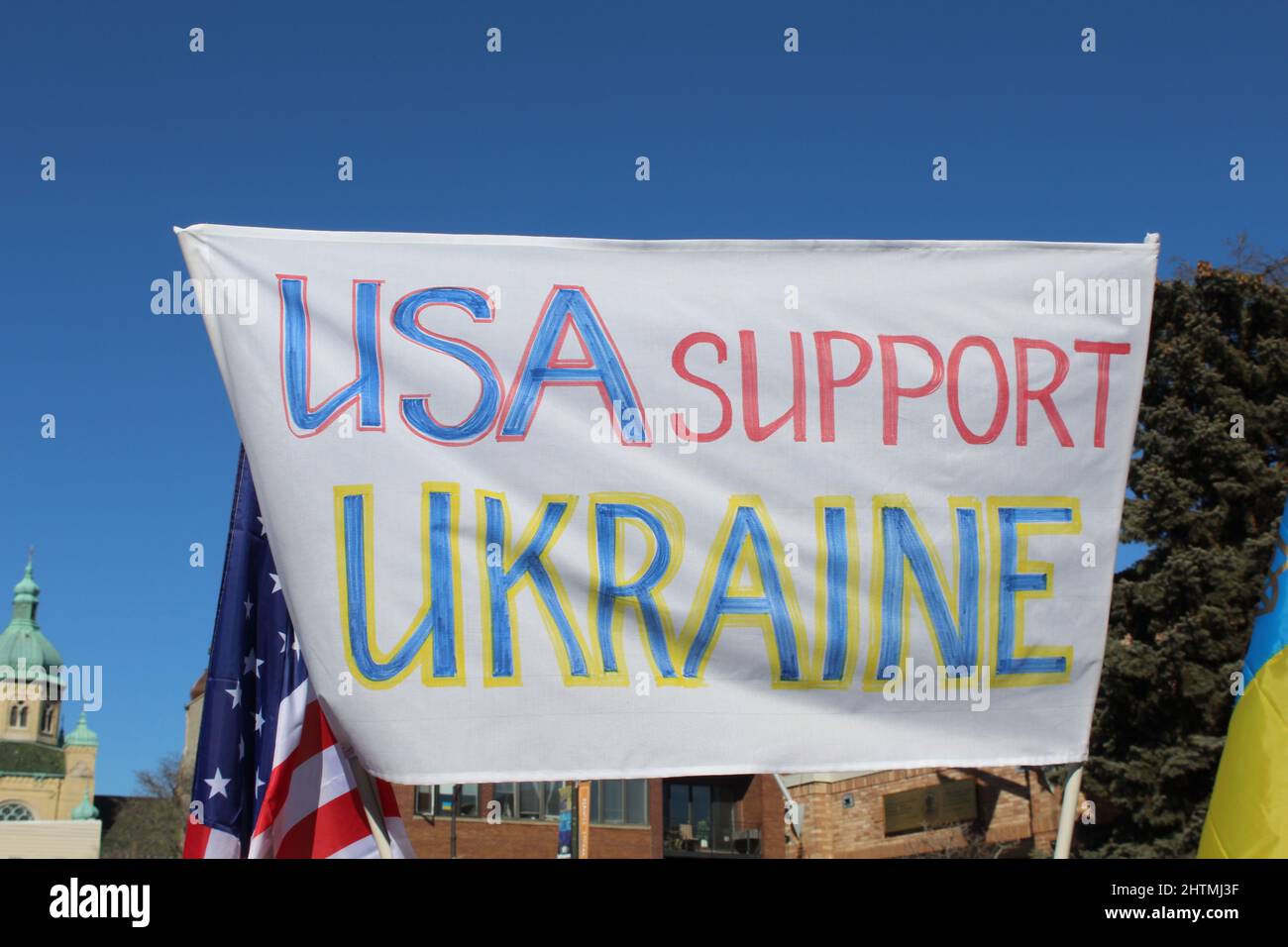 Support ukraine ukrainian flag hi-res stock photography and images - Alamy