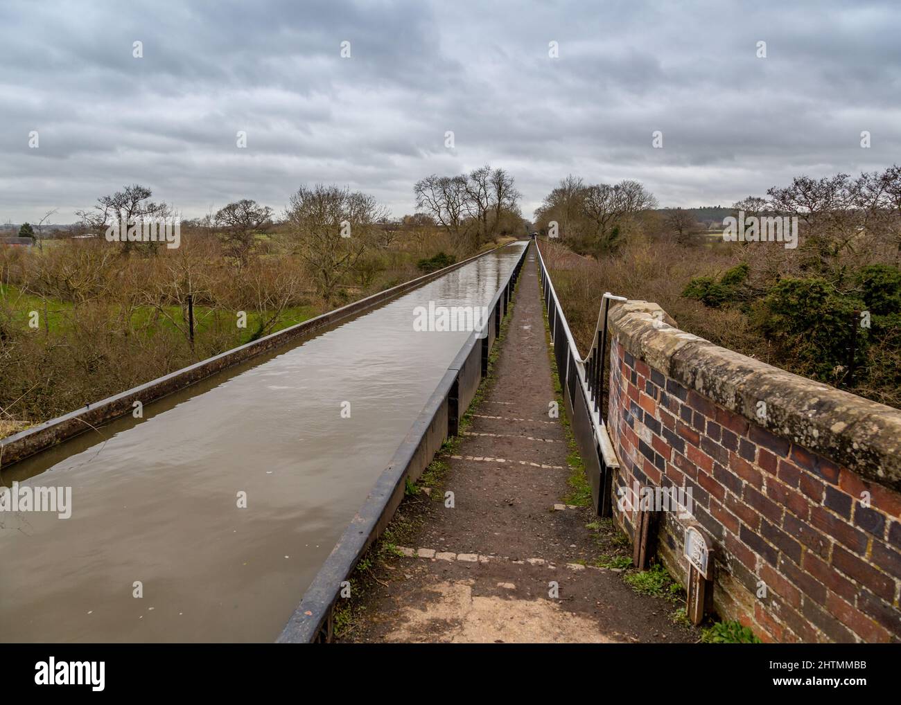 Stratford upon avon canal aqueduct hi-res stock photography and images ...