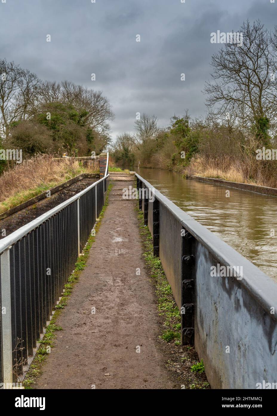 Stratford upon avon canal aqueduct hi-res stock photography and images ...