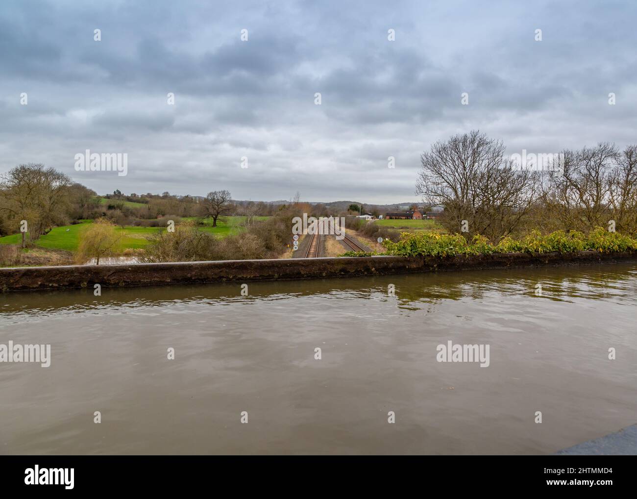 Stratford upon avon canal aqueduct hi-res stock photography and images ...
