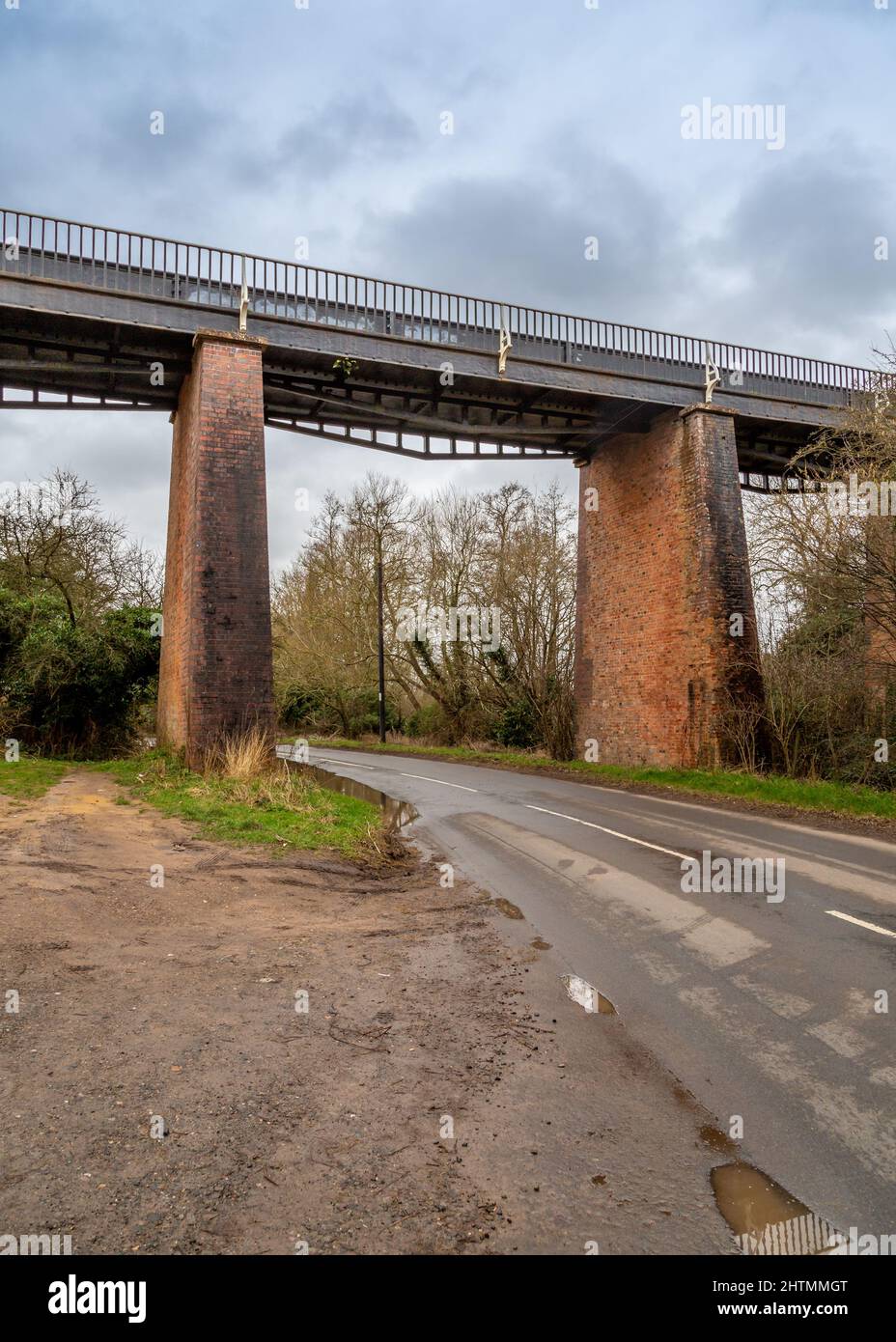 Stratford upon avon canal aqueduct hi-res stock photography and images ...