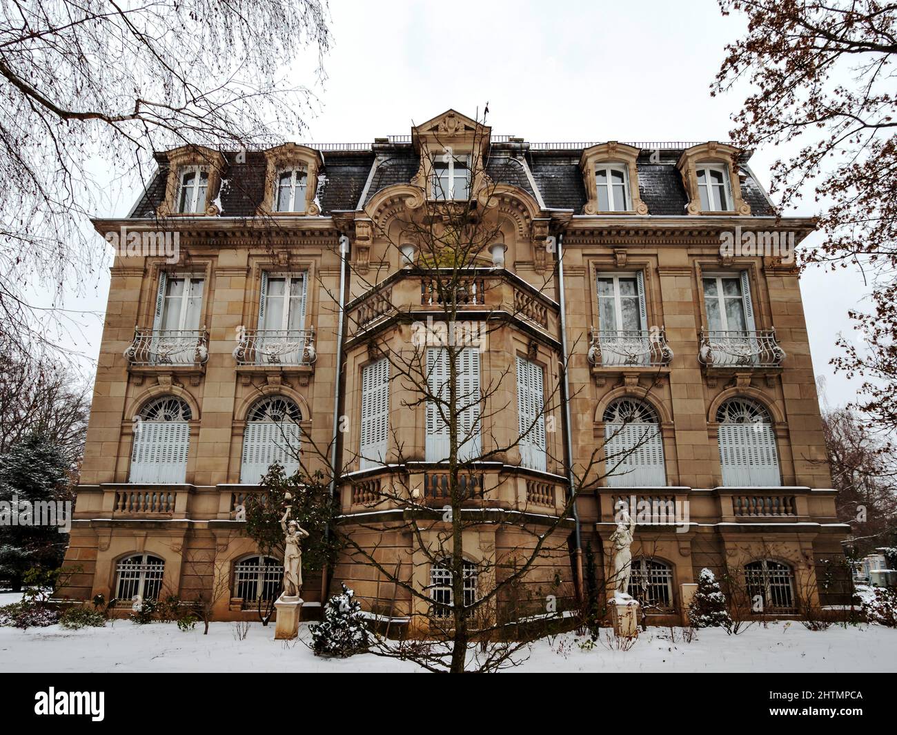 Gothic mansion snow hi-res stock photography and images - Alamy