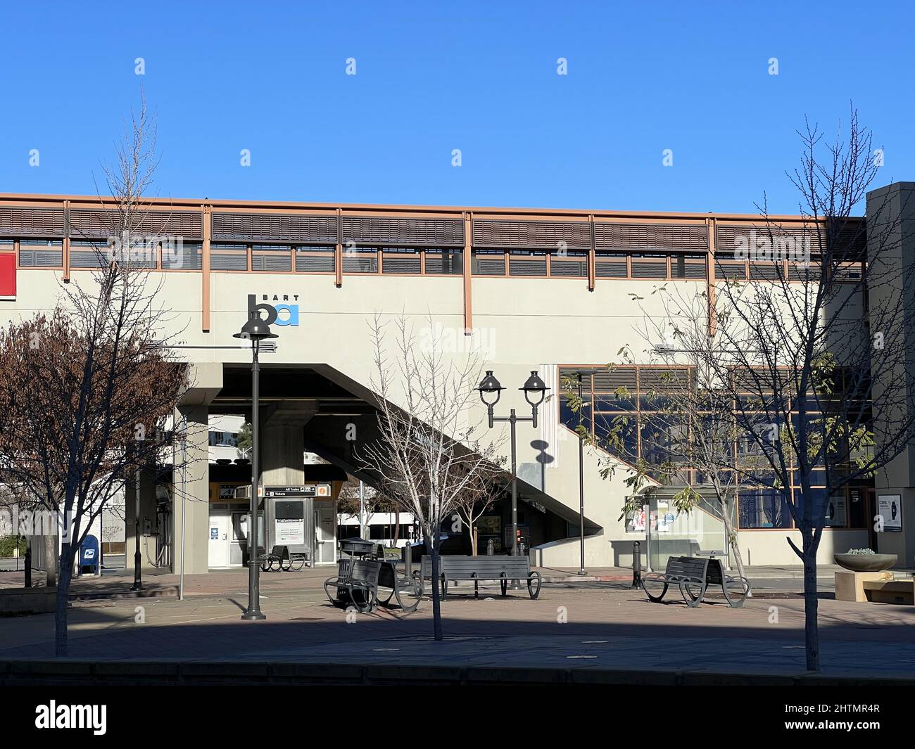 Bay Area Rapid Transit (BART) light rail station in Pleasant Hill ...