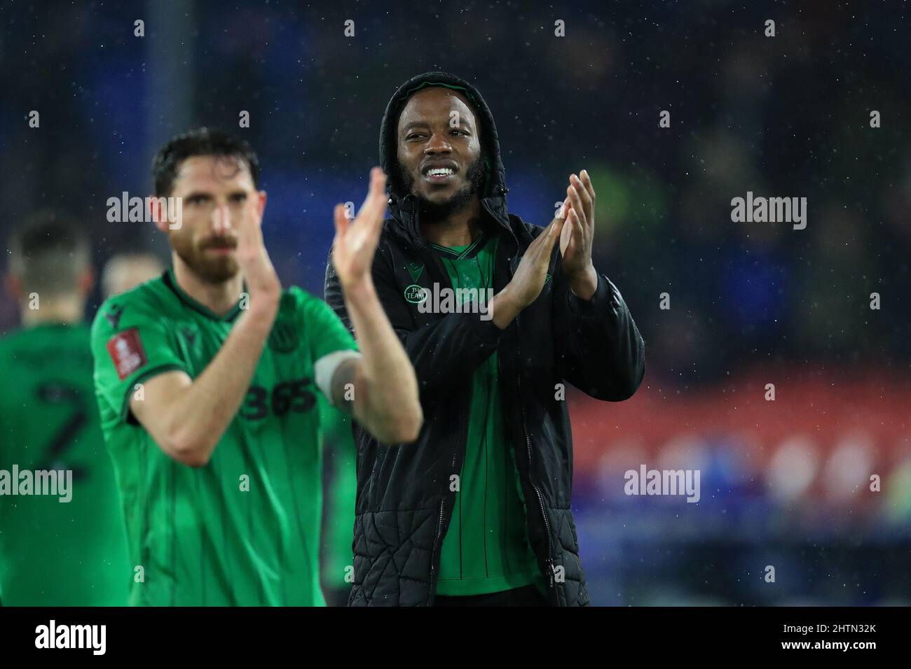 Clapping fans hi-res stock photography and images - Alamy