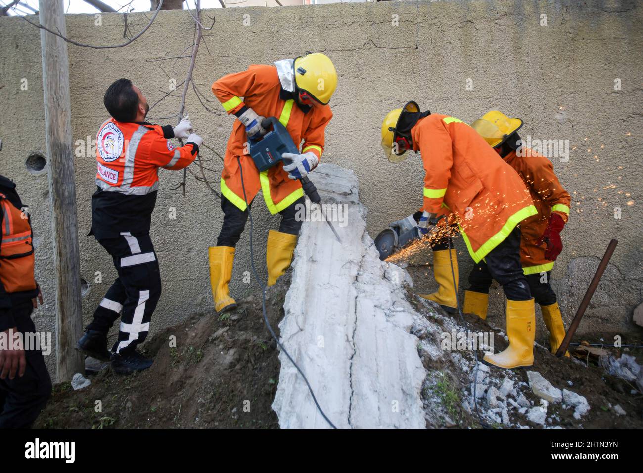 Members of Palestinian Civil defence loyal to Hamas take part in a big ...