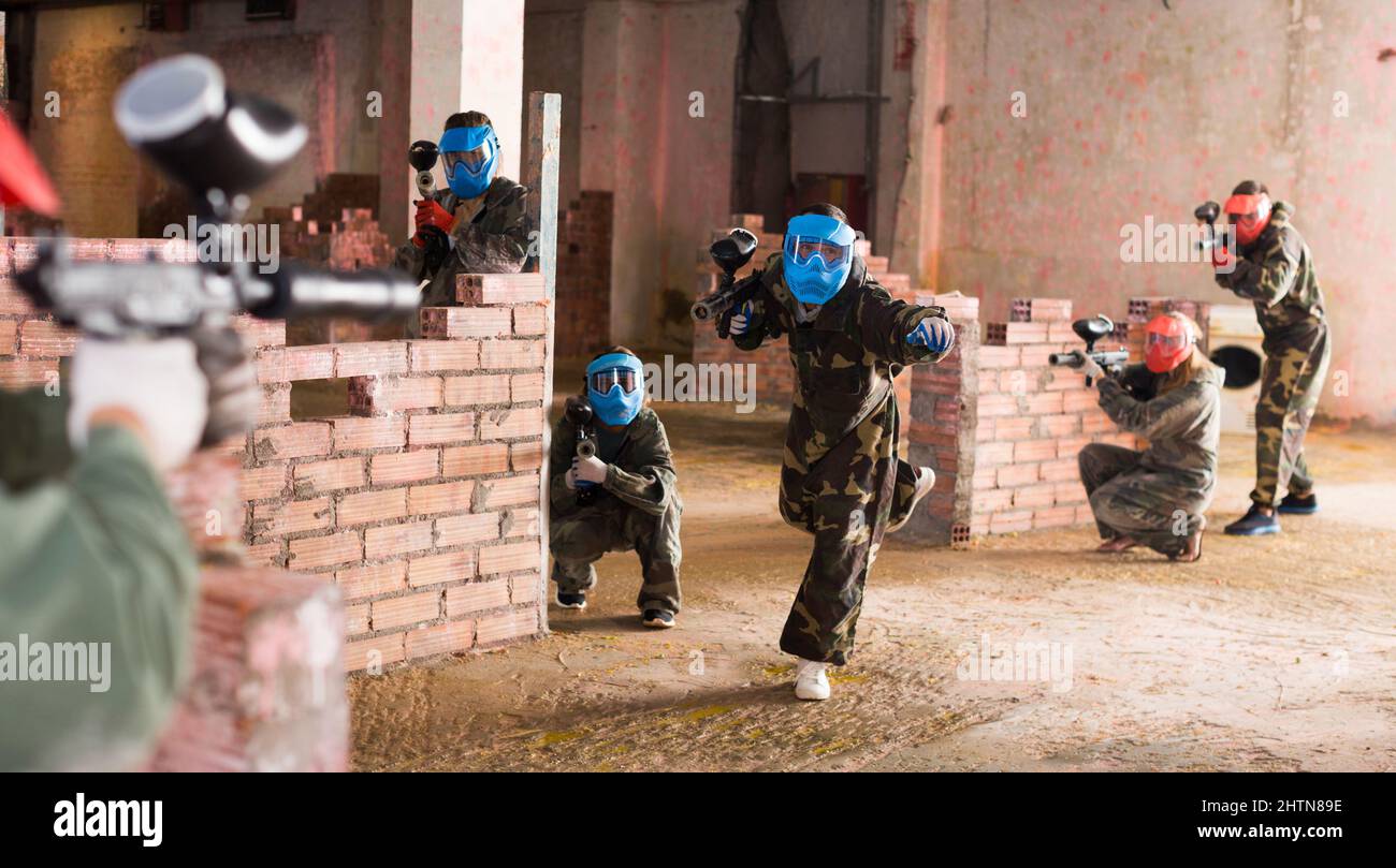 Paintball battle players fight hi-res stock photography and images - Alamy