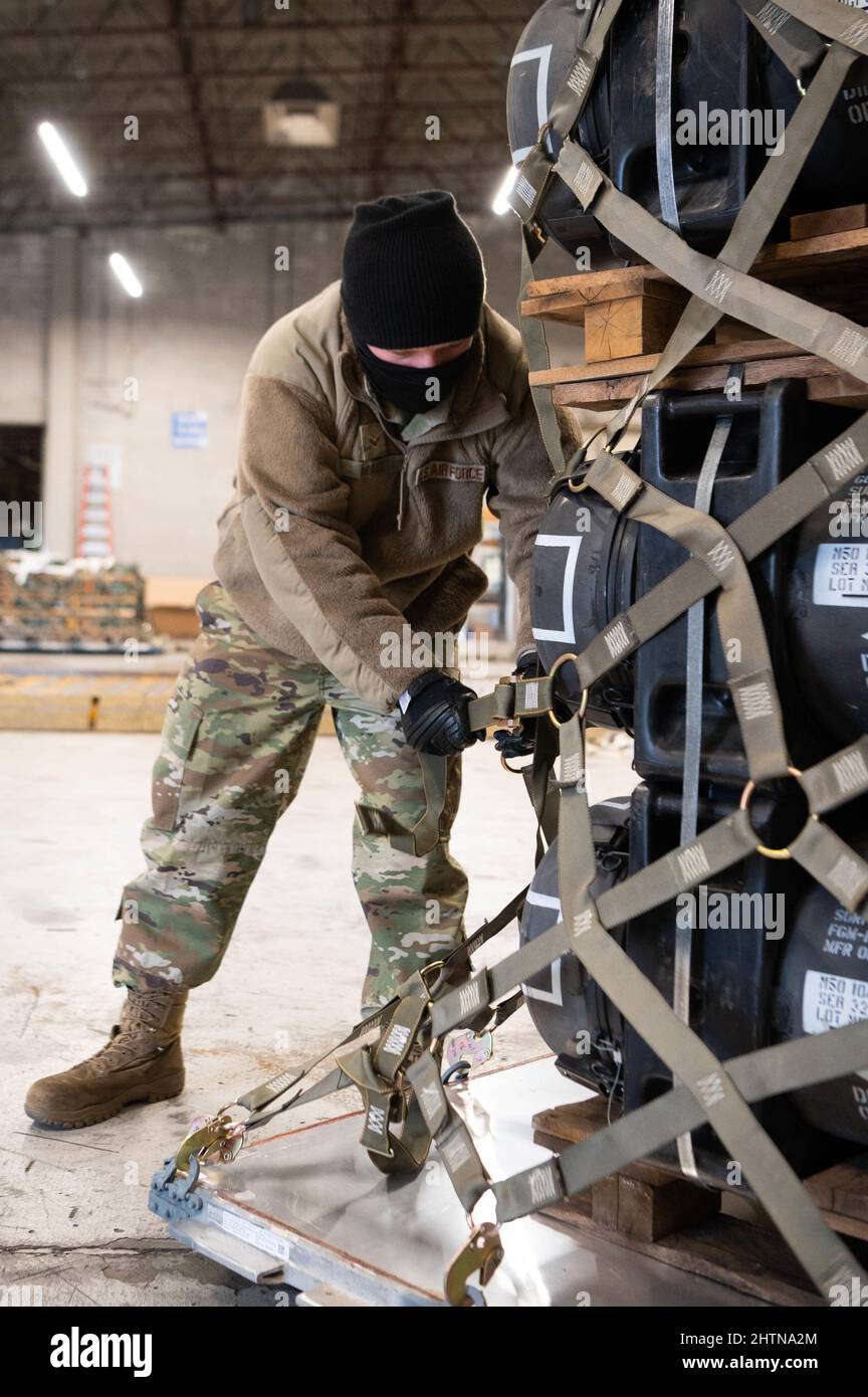 Dover, Delaware, USA. 21st Jan, 2022. Airman 1st Class Dalton Mace ...