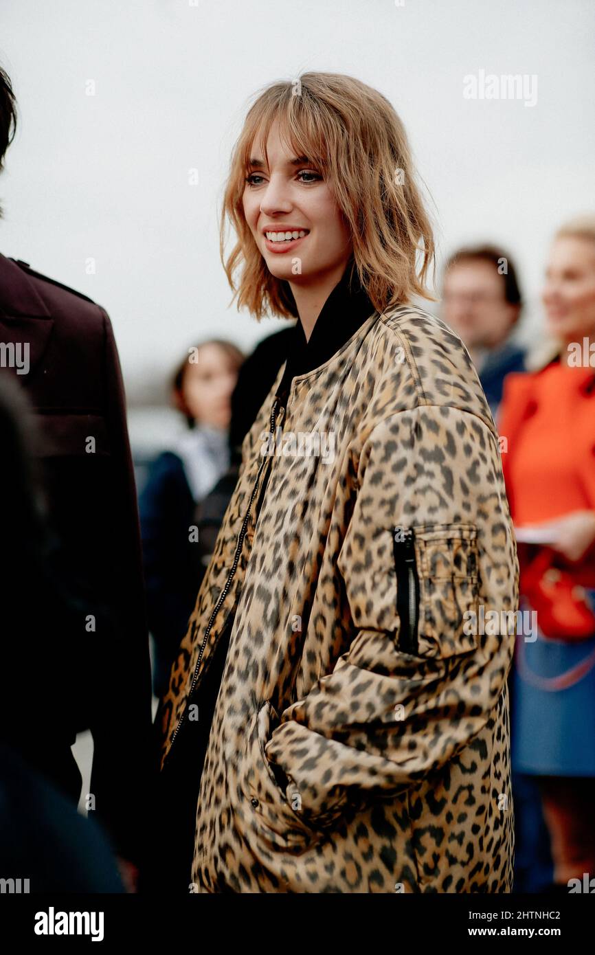 Paris, France, March 1, 2022. Street style, Maya Hawke arriving at Dior ...